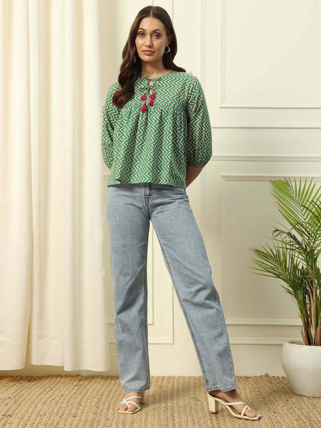 SHORT TOP in TOP | MIAOW